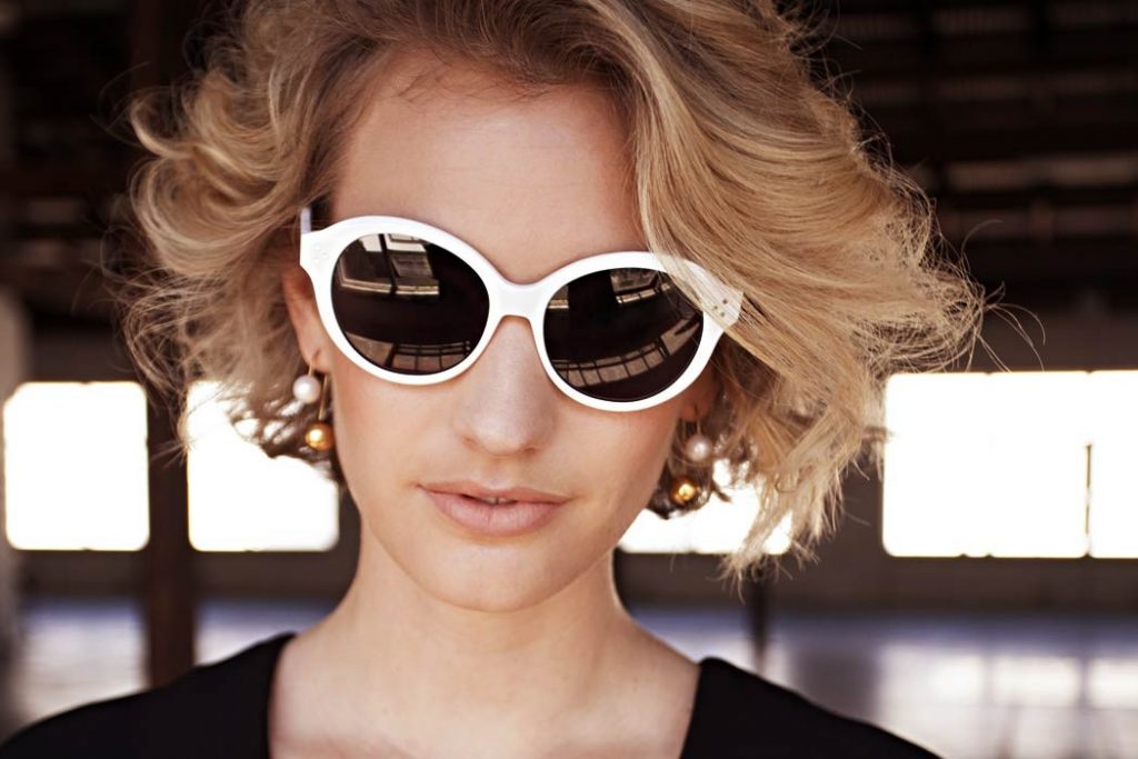 Helpful Tips To Select Designer Sunglasses For Women - Leaves Letter